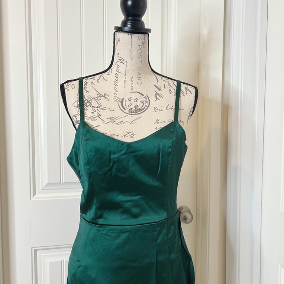 Lulus | Dresses | Nwt Lulus Sleeveless Satin Midi Dress Color Forest ...